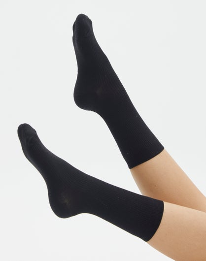 Ribbed Crew Socks in Black | Glassons