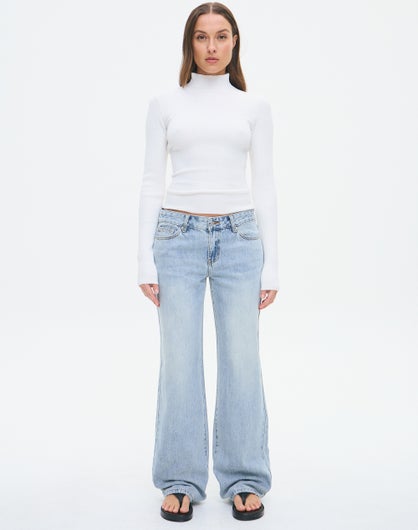 Low Rise Relaxed Straight Leg Jean in Washed Blue Drift | Glassons